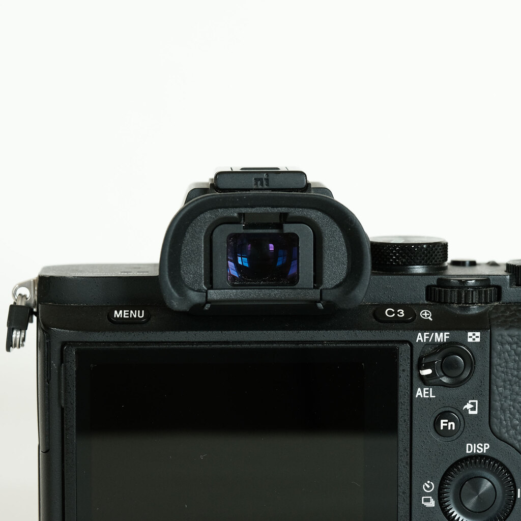 SONY α7 II（ILCE-7M2）の出品 | ONE SCENE（ワンシーン）