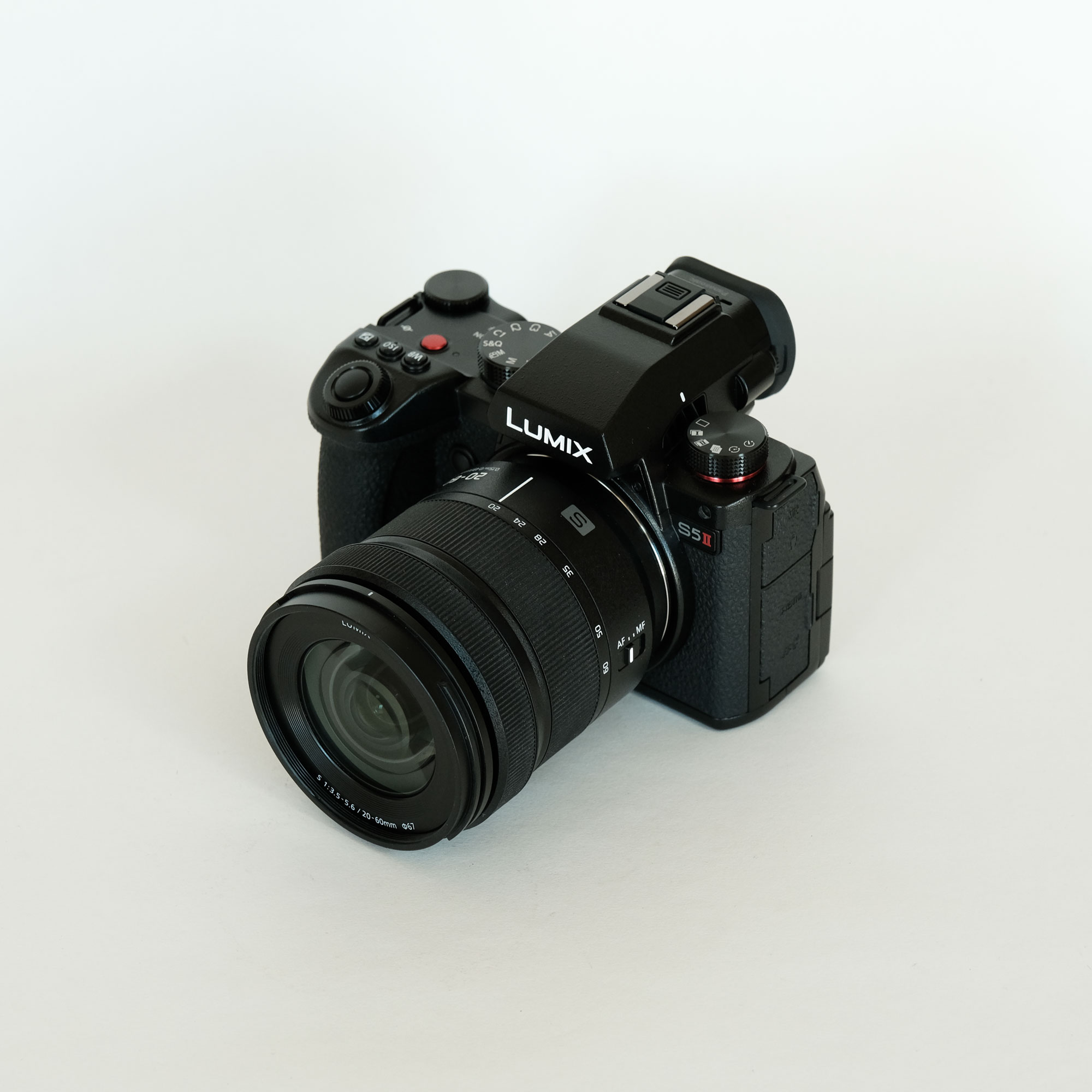 Panasonic LUMIX DC-S5M2を徹底解説。愛用者レビュー・作例付き | ONE SCENE（ワンシーン）