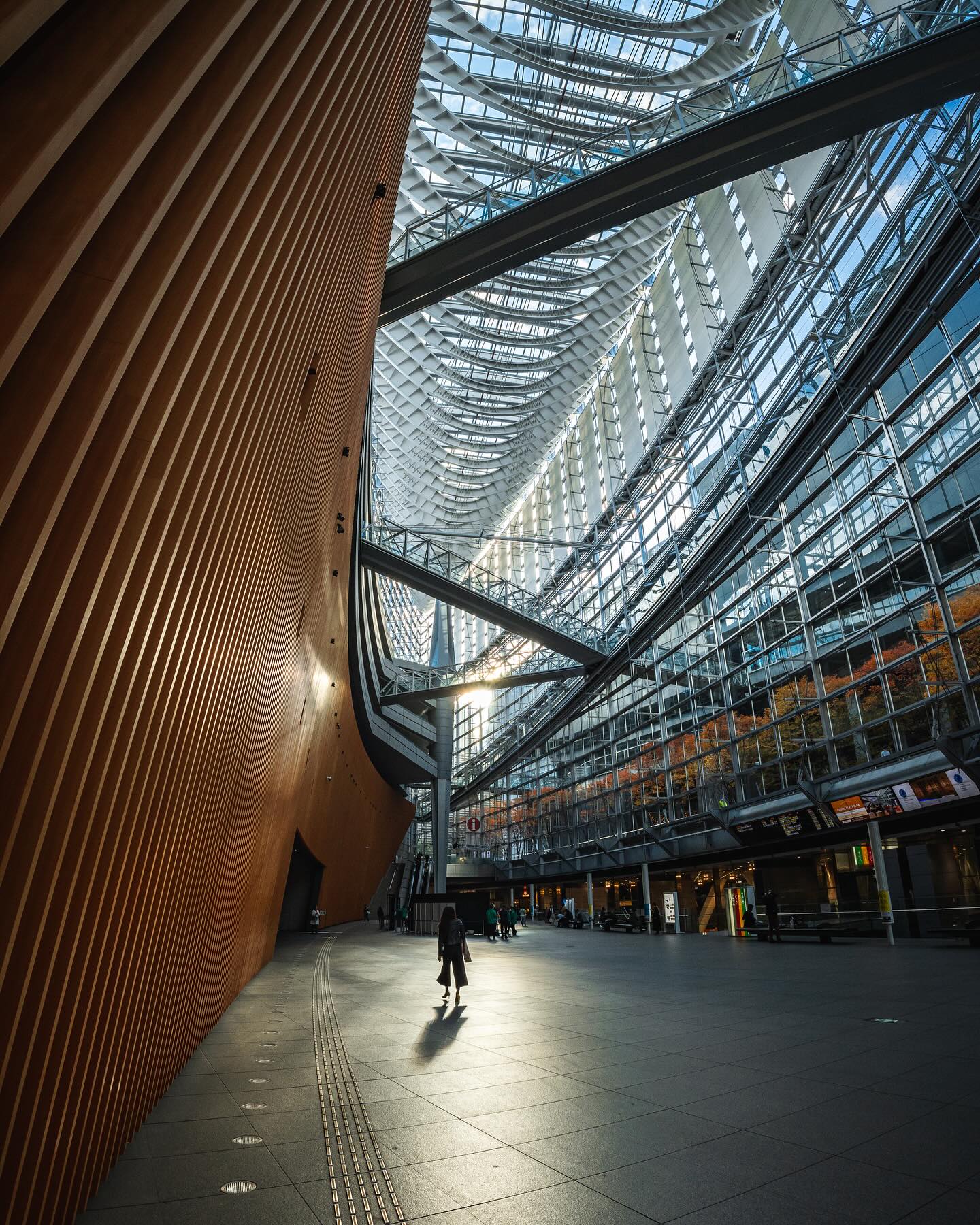 Canon RF-S 10-18mm F4.5-6.3 IS STMを徹底解説。超コンパクトになった超広角ズーム | ONE SCENE（ワンシーン）